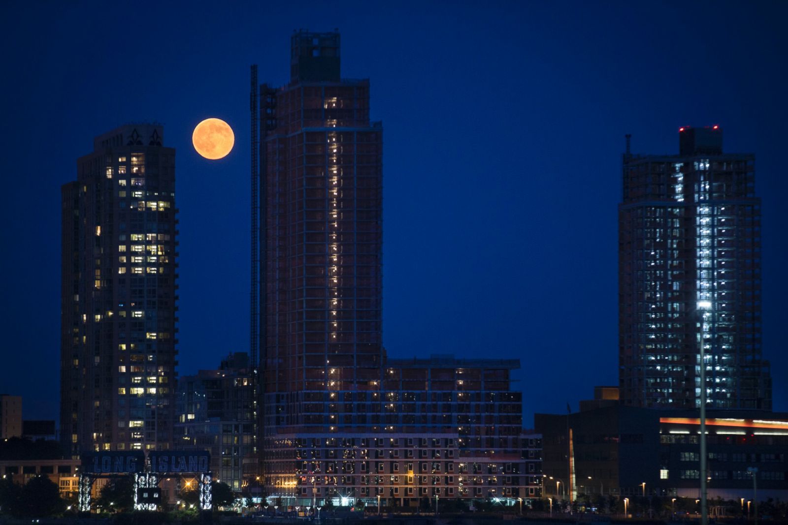 Stunning Supermoon Photos Photos | Image #31 - ABC News