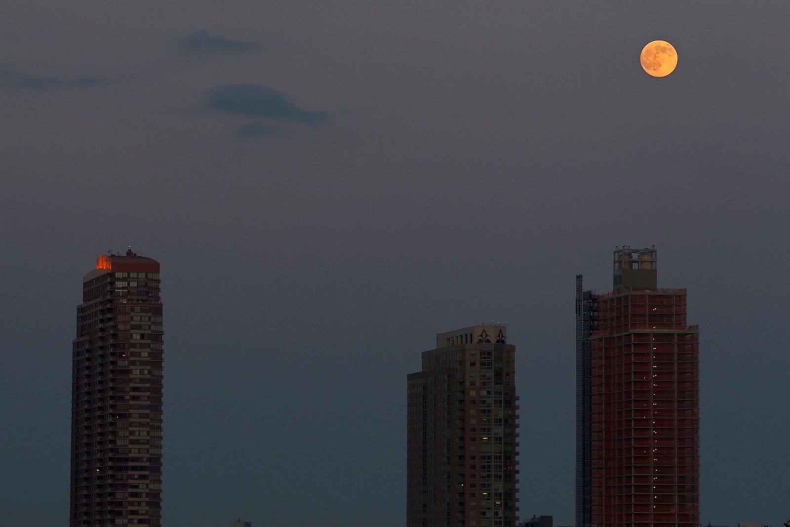 Stunning Supermoon Photos Photos | Image #31 - ABC News