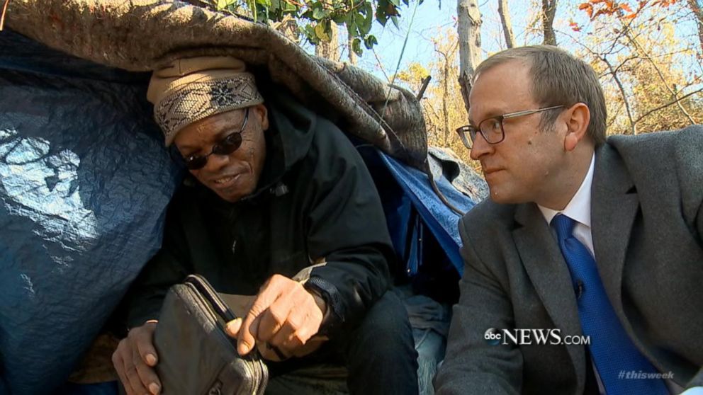 Veteran Moves Off the Streets to Apartment, In Time for Christmas | GMA
