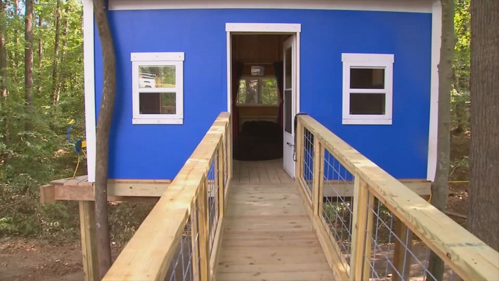 Volunteers across 2 states build dream treehouse for boy with terminal ...