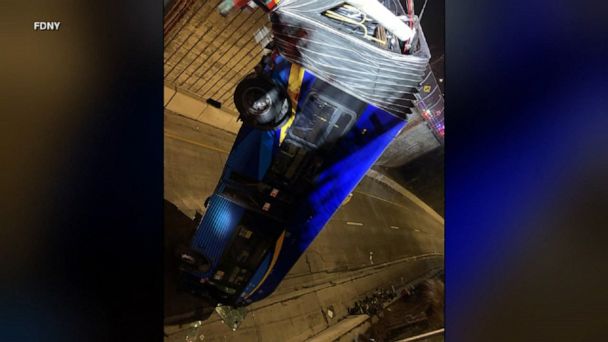 Video NY passenger bus hangs off overpass in the Bronx after crash ... Video NY passenger bus hangs off overpass in the Bronx after crash ...