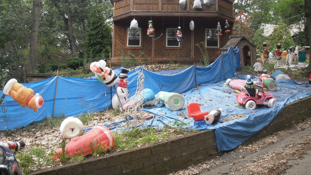 How One Man Is Terrorizing Neighbors With a Hostile Holiday Decoration ...