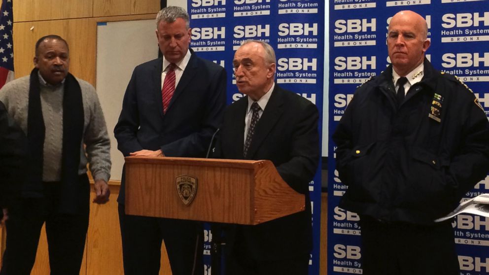 Gunman Who Allegedly Shot 2 New York City Cops Charged With Attempted ...