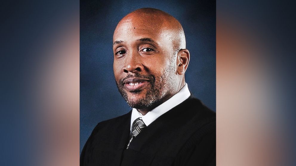 Judge Finds Prosecutors Withheld Evidence in Freddie Gray Officer Case ...