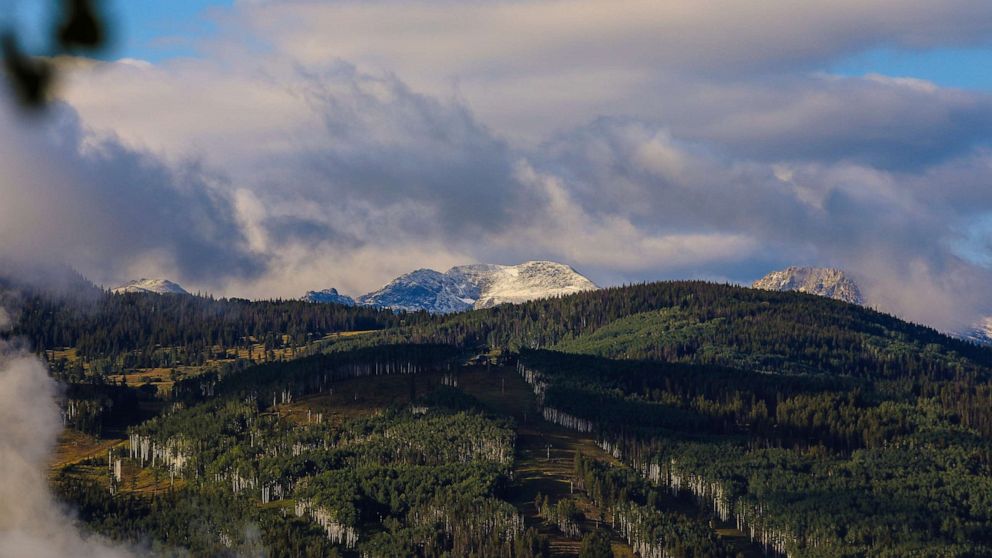 Millions under heat alerts out West, early snow expected in Colorado ...