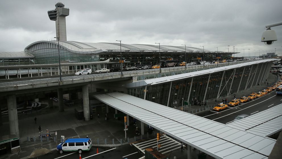 Planes' wings clip each other at JFK in New York - ABC News