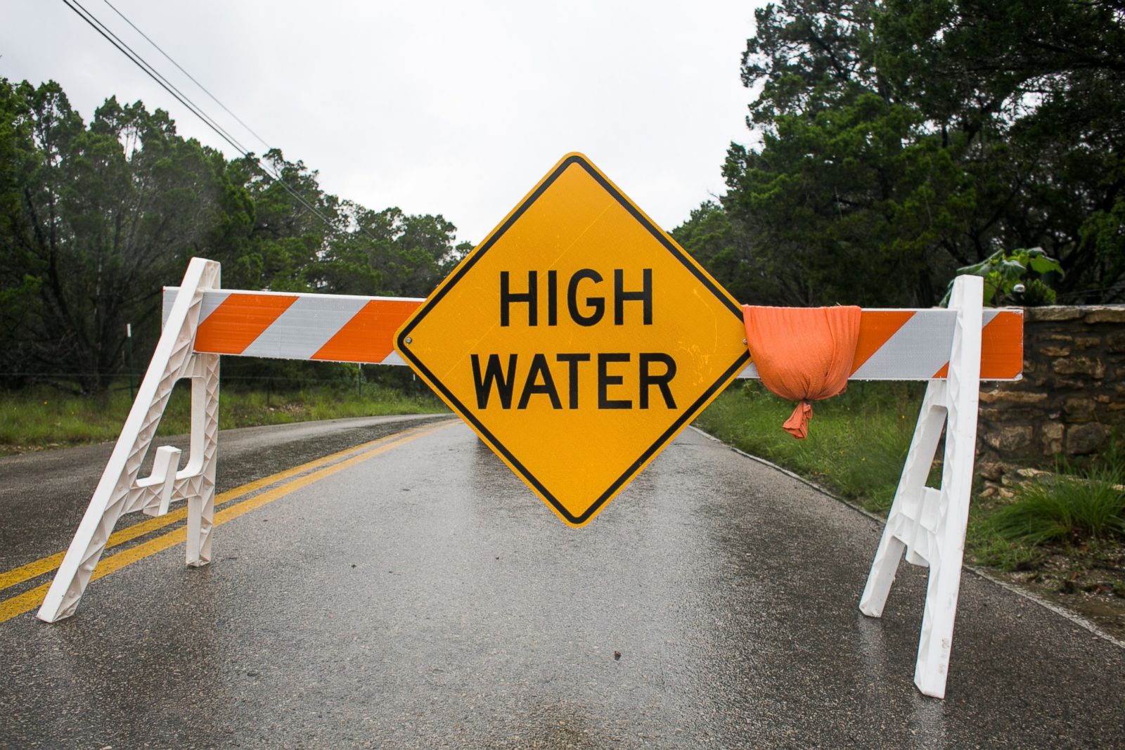 Flash Floods Force Thousands in Texas to Flee Photos | Image #201 - ABC ...