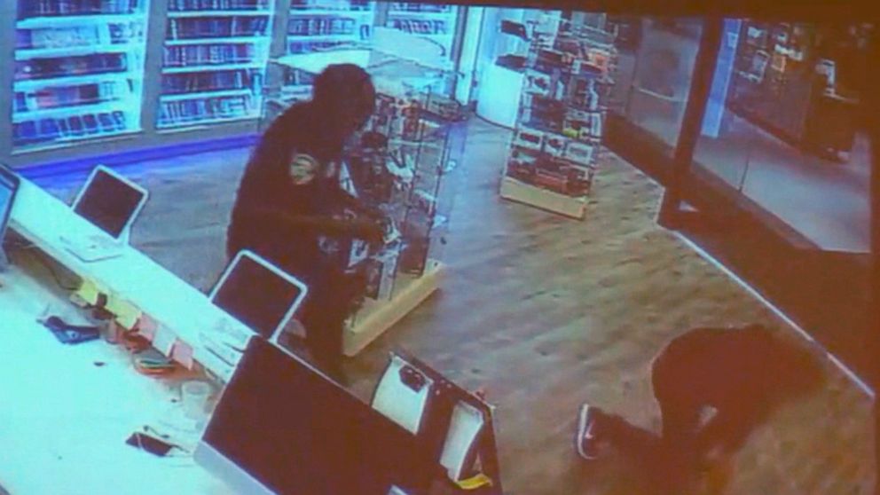 Chilling Video Shows Minnesota Mall Stabbing Suspect Attack Clerk - ABC ... Chilling Video Shows Minnesota Mall Stabbing Suspect Attack Clerk - ABC ...
