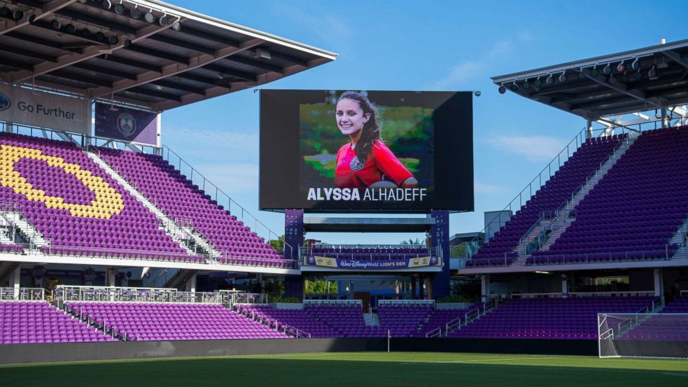 US women's soccer team honors Stoneman Douglas victim - ABC News