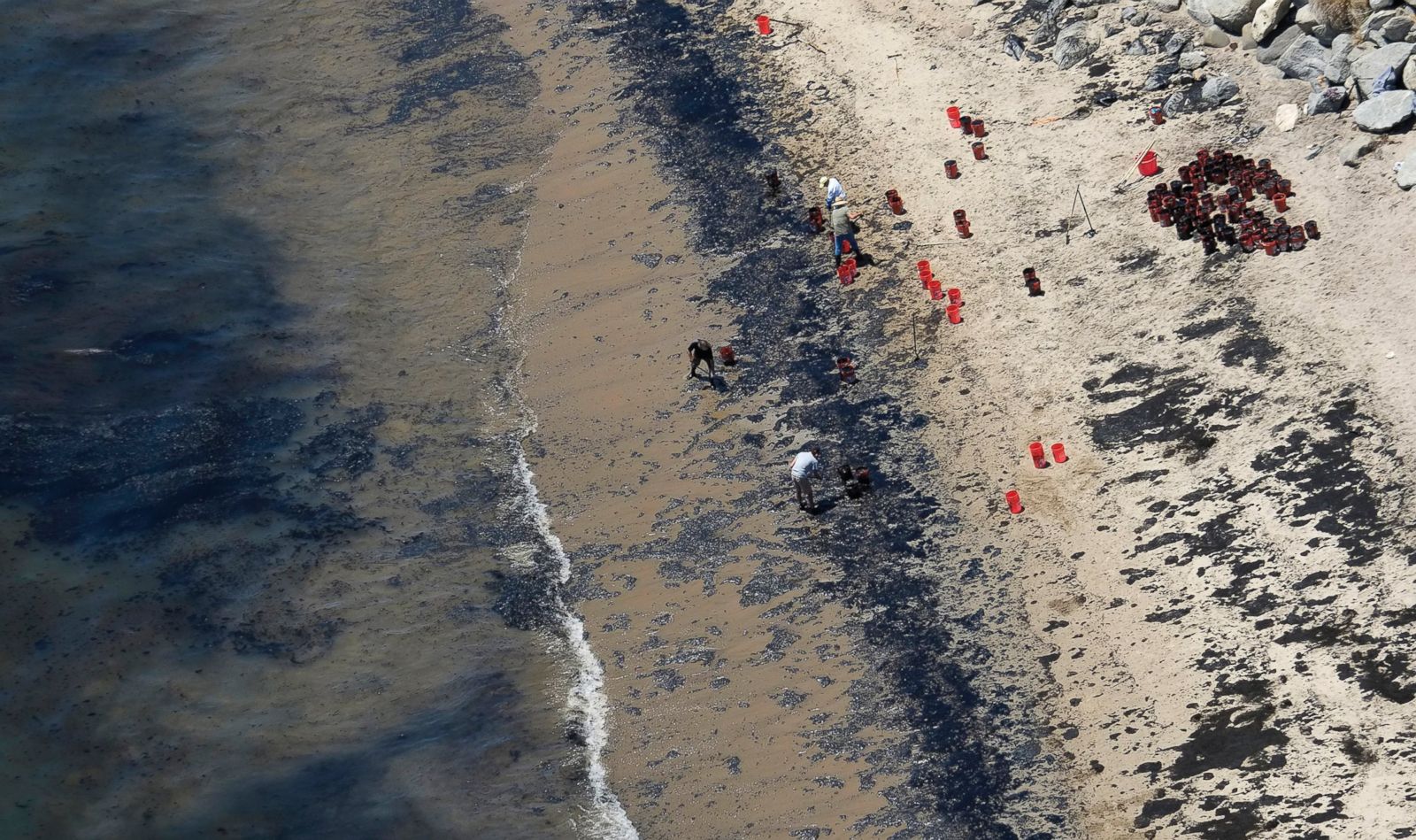 California Oil Spill in Refugio State Park Photos - ABC News