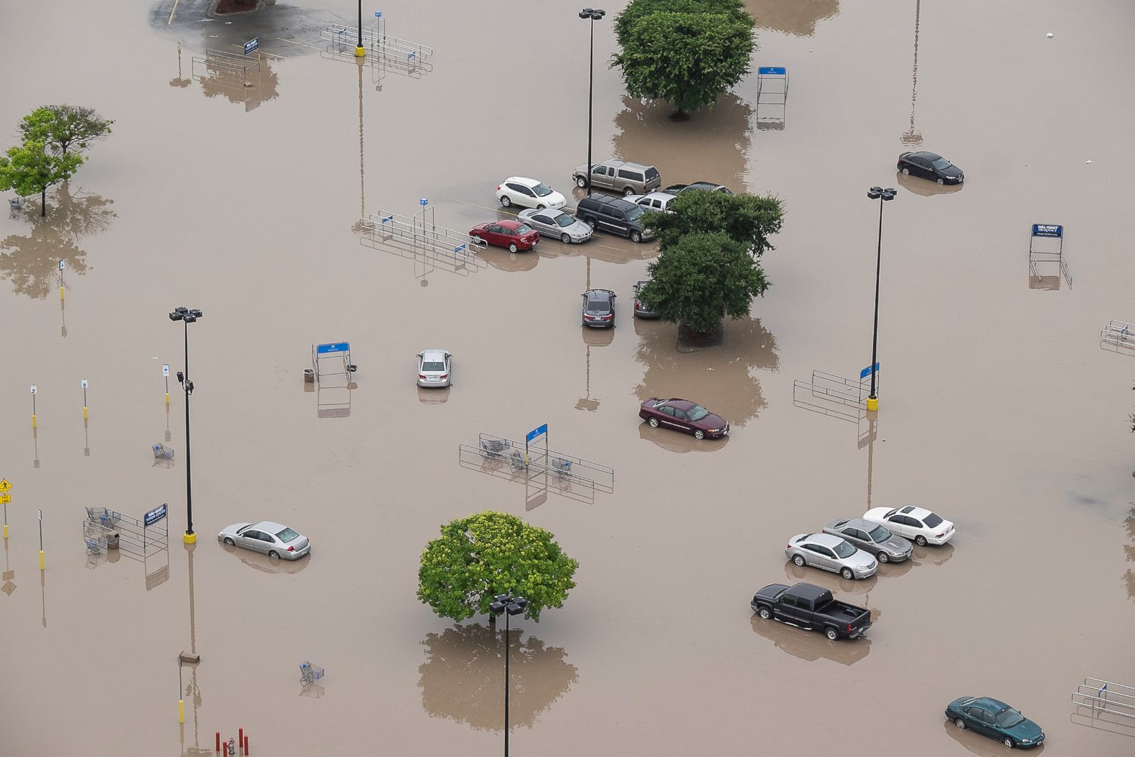 Flash Floods Force Thousands in Texas to Flee Photos | Image #201 - ABC ...