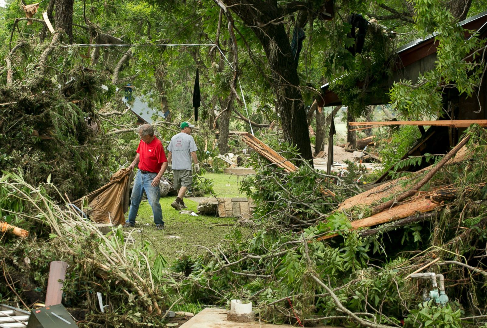 Flash Floods Force Thousands in Texas to Flee Photos | Image #201 - ABC ...