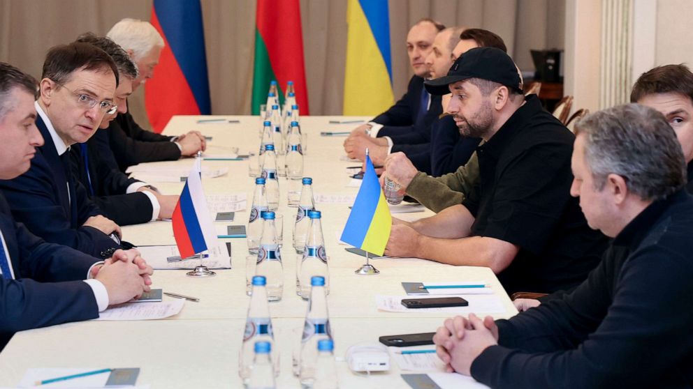 Ukraine and Russia meet at Belarus border but no ceasefire agreement ...