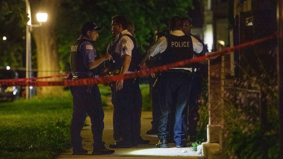 At least 43 people shot, 6 fatally, in violent Chicago weekend - ABC News