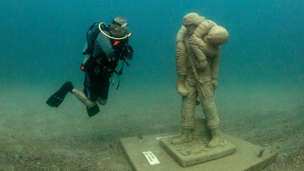 Nation's 1st underwater veterans memorial opens to divers in Florida ...