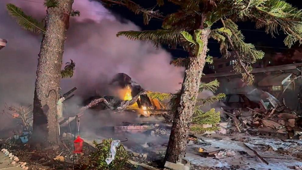 Pilot who crashed into mobile home park couldn't locate airport: NTSB ...