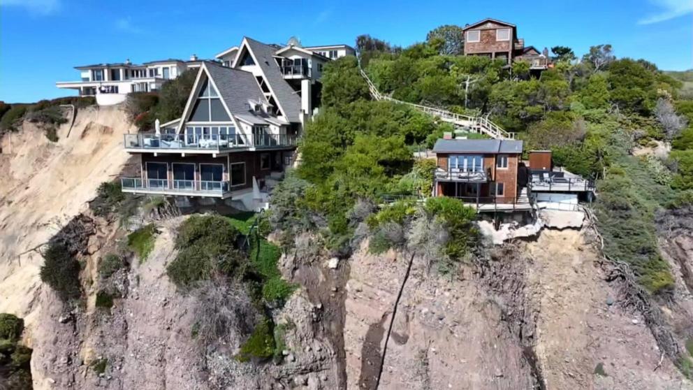 California landslide appears to leave 3 multimillion-dollar homes ...