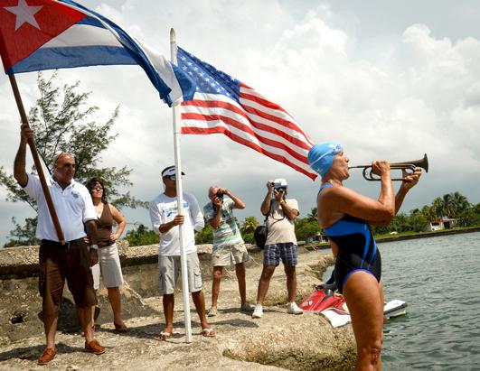 US swimmer Diana Nyad attempts to swim from Cuba to Florida Picture ...