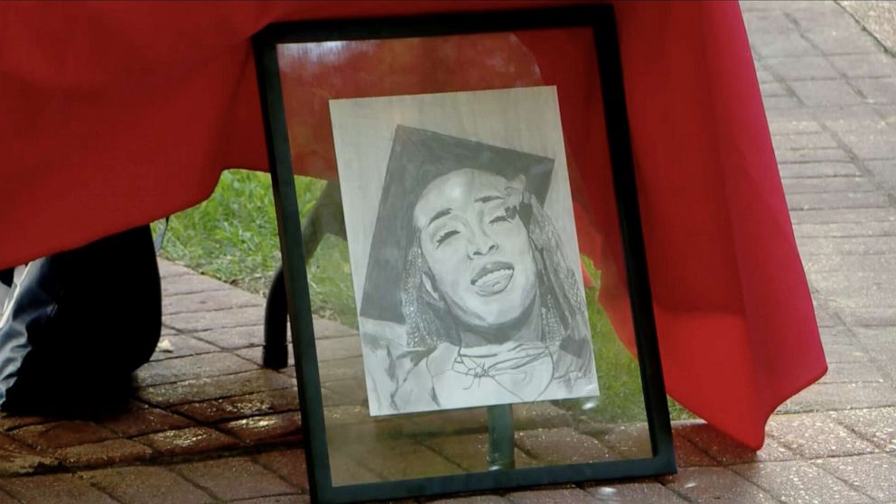 Vigil held for missing 20-year-old Ole Miss student - ABC News