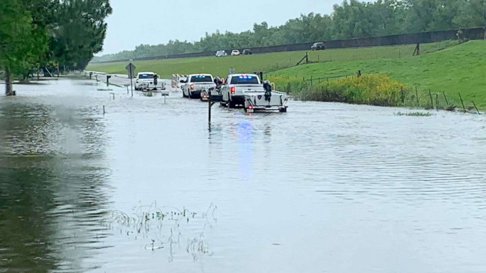 Hundreds ordered to evacuate after flood barriers fail in Louisiana ...