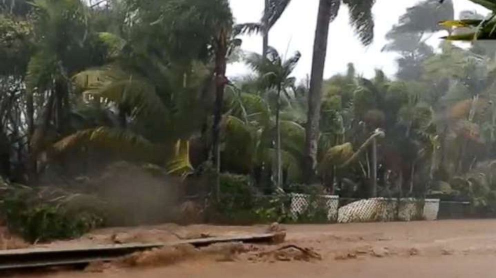 Evacuations ordered as heavy rainfall threatens to breach dam on Maui ...