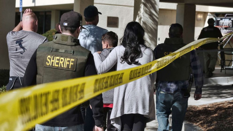Experts share ways you can keep yourself safe in a mass shooting - ABC News