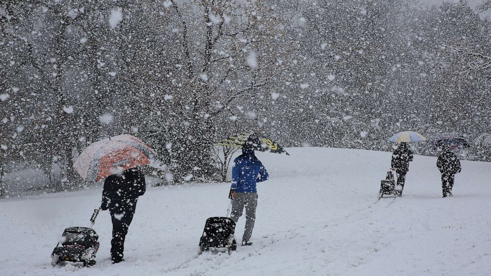Snow slams the South: Waco sees biggest snowstorm in 39 years - ABC News