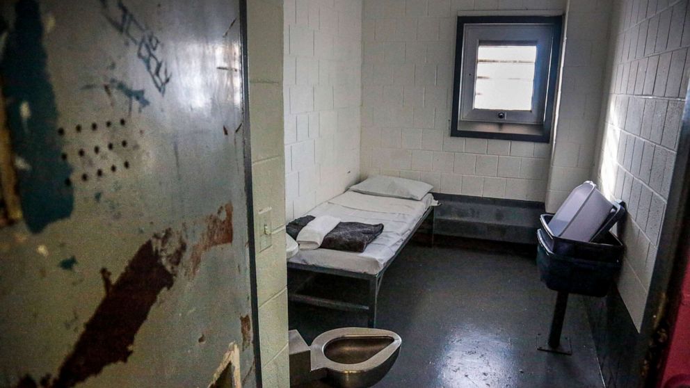 Man who spent 22 years in solitary confinement fights to end the ...