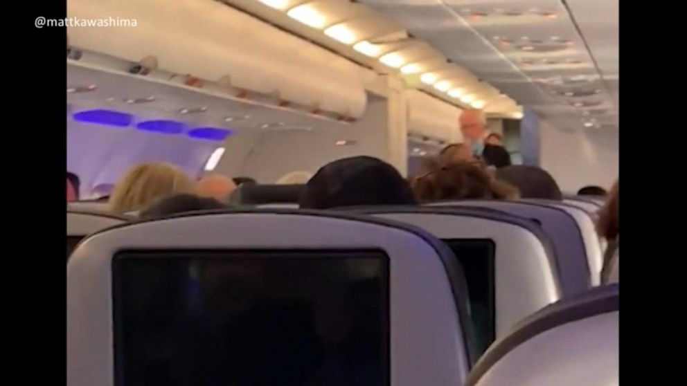 Video Jetblue Flight Diverted Due To An Unruly Passenger Abc News