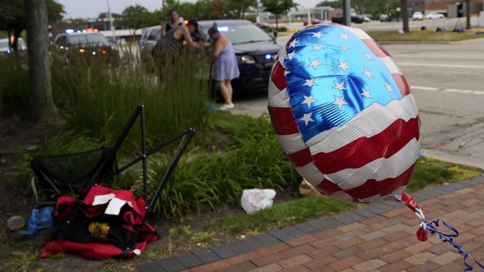 Mass shooting rocks Fourth of July parade in Chicago suburb | GMA